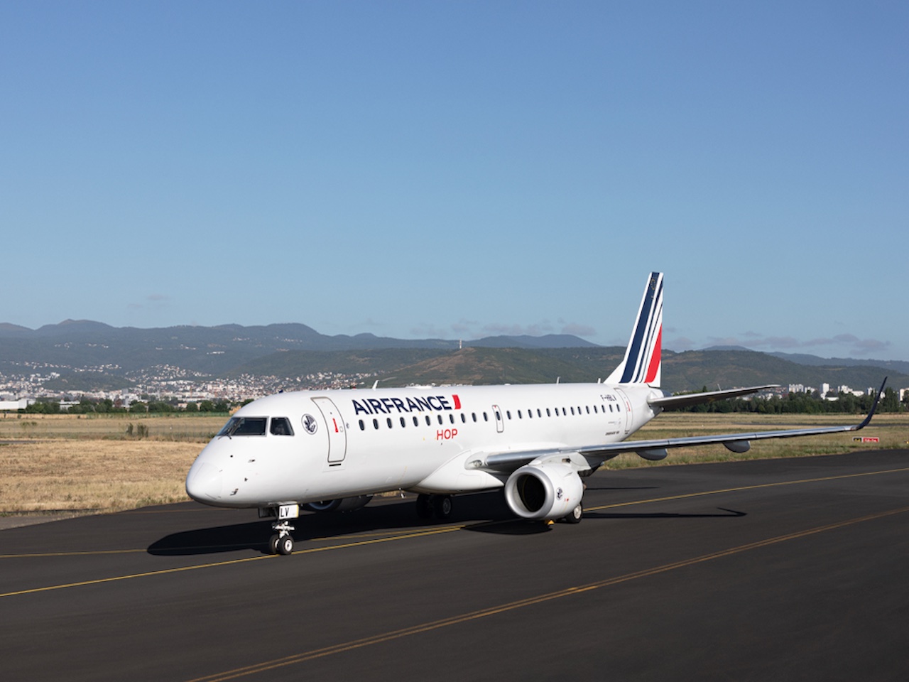 Air France Hop! inaugure la nouvelle cabine de son Embraer 190 | Air ...