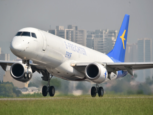 Le premier E-Jet converti en avion de transport cargo fait ses débuts ...