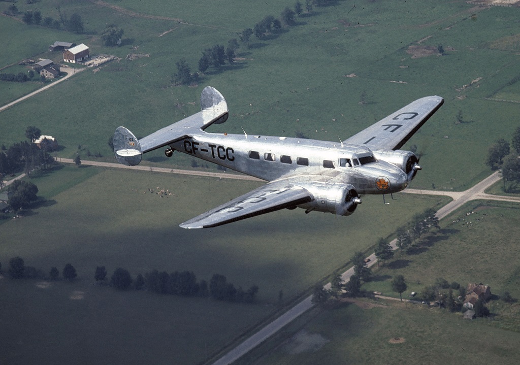Air Canada fait voler un Lockheed 10A pour son 80è anniversaire | Air ...