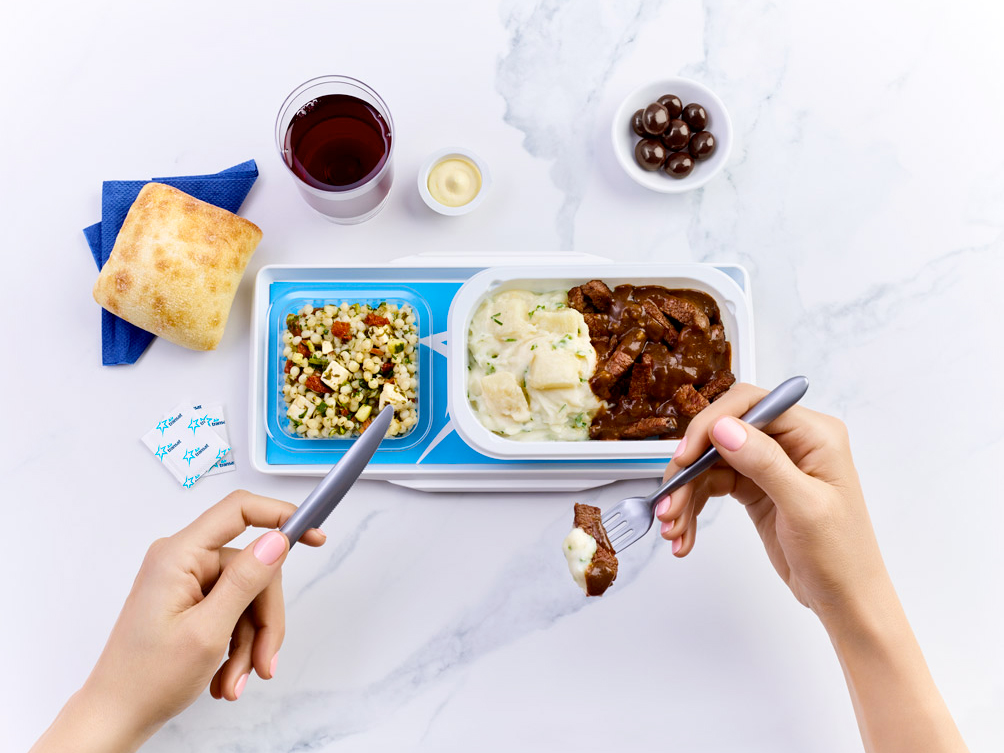 Air Transat : nouveaux plateaux repas en classe Economique | Air Journal