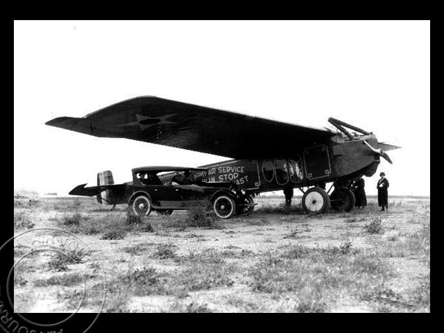 Le 3 mai 1923 dans le ciel : Macready et Kelly volent de New York à San ...