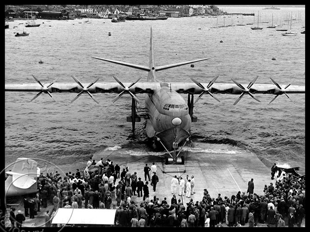Le 22 août 1952 dans le ciel : Le Saunders-Roe SR.45 Princess vole pour ...