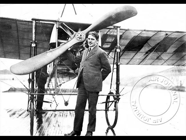 Le 21 juin 1909 dans le ciel : Le moteur du monoplan de Blériot prend ...