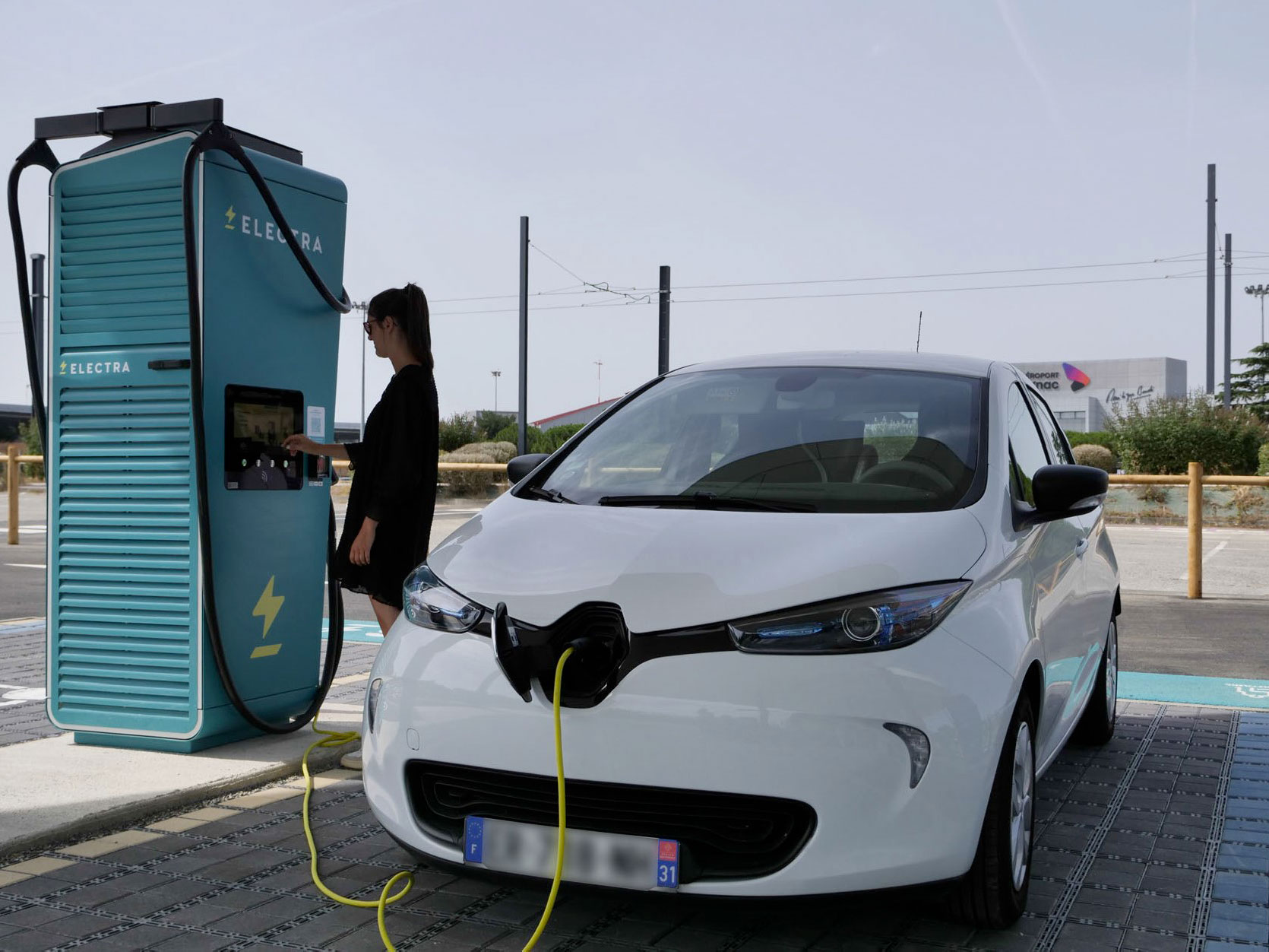 Toulouse-Blagnac : une station de recharge ultra‐rapide pour les ...