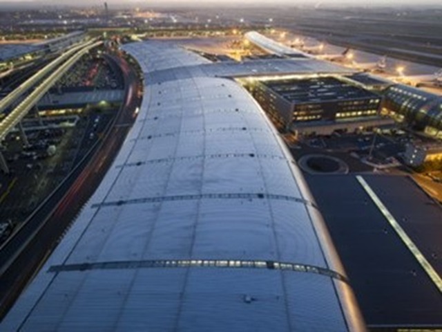 Paris-CDG : la réfection du toit du terminal 2E a pris fin après 24 ...
