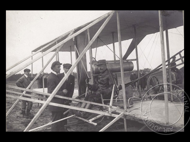 Le 18 novembre 1908 dans le ciel : L’Américain Wright évolue à 35 m de ...