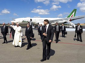 L’avion du Pape visé par un laser (vidéo) | Air Journal